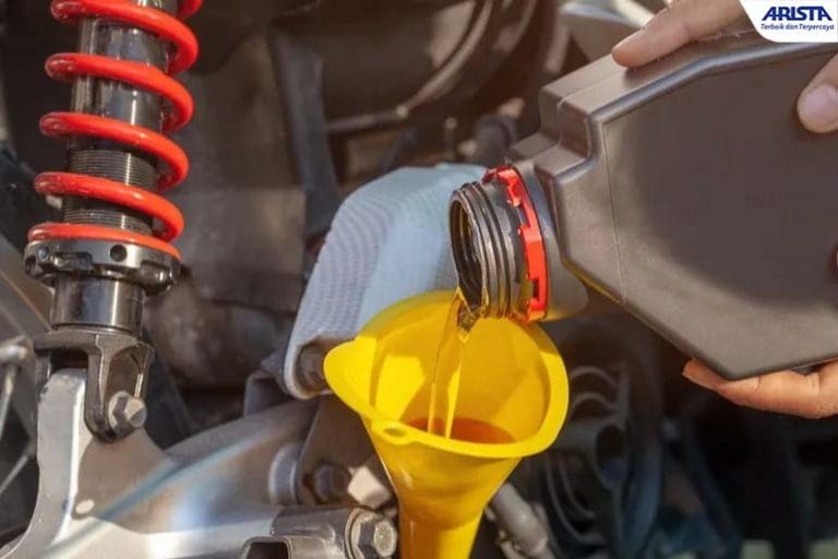 Suka Gonta Ganti? Dampak Menggunakan Oli Motor Sembarangan - Arista